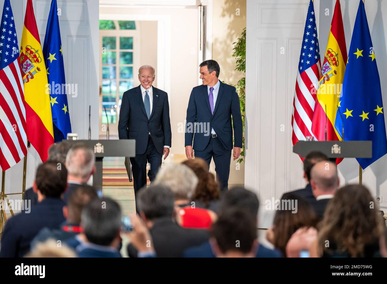 Reportage: President Joe Biden arrives for a press conference with ...
