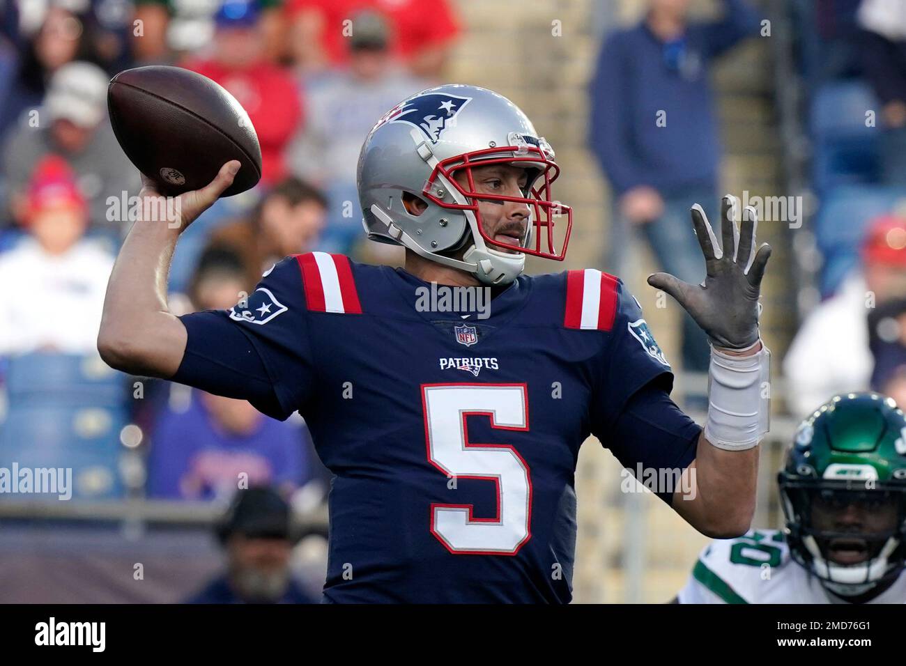 New England Patriots quarterback Brian Hoyer (5) winds up for a pass ...