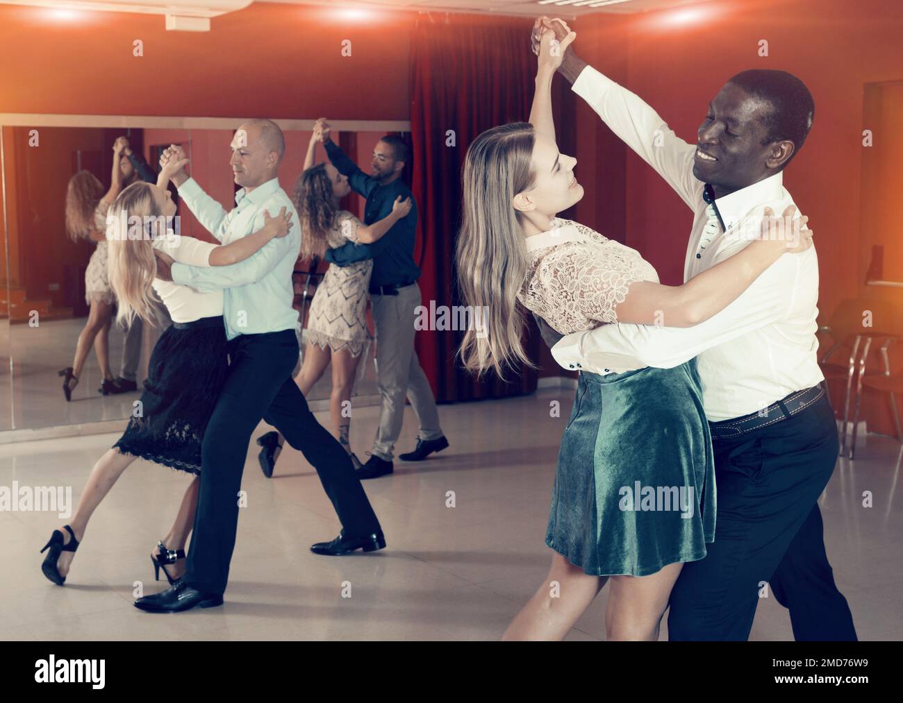 Waltz ballroom class hi-res stock photography and images - Alamy