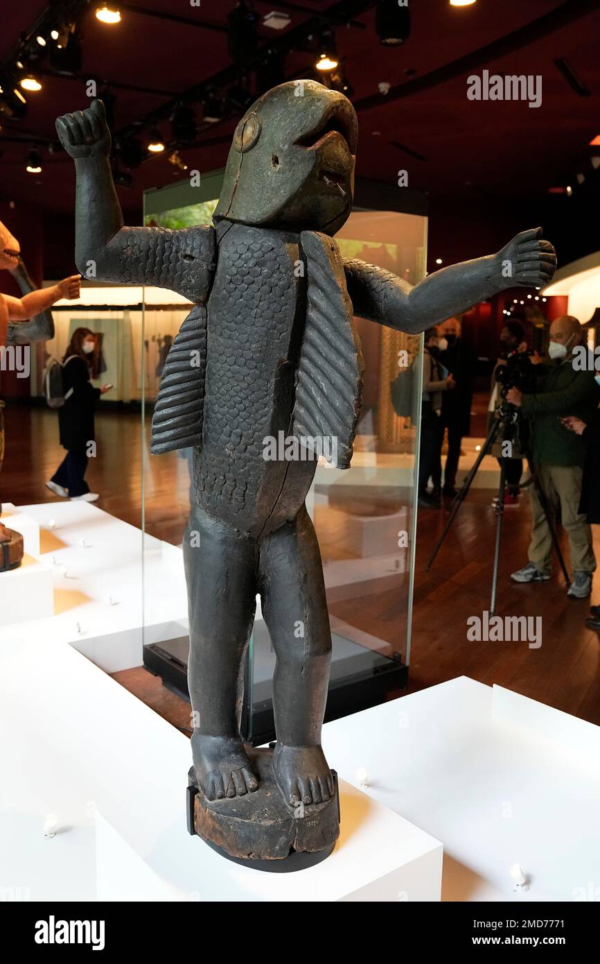 The royal statue half-man, half-shark of Benin's 19th century King ...