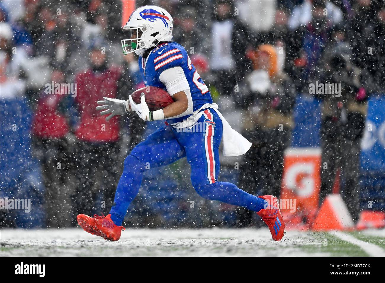 Buffalo Bills running back Nyheim Hines (20) returns a kick-off during the second quarter of an ...