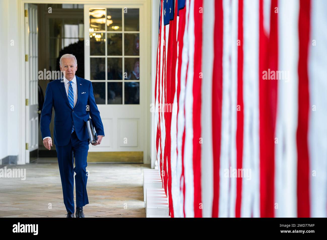 Reportage: President Joe Biden walks along the Colonnade of the White ...