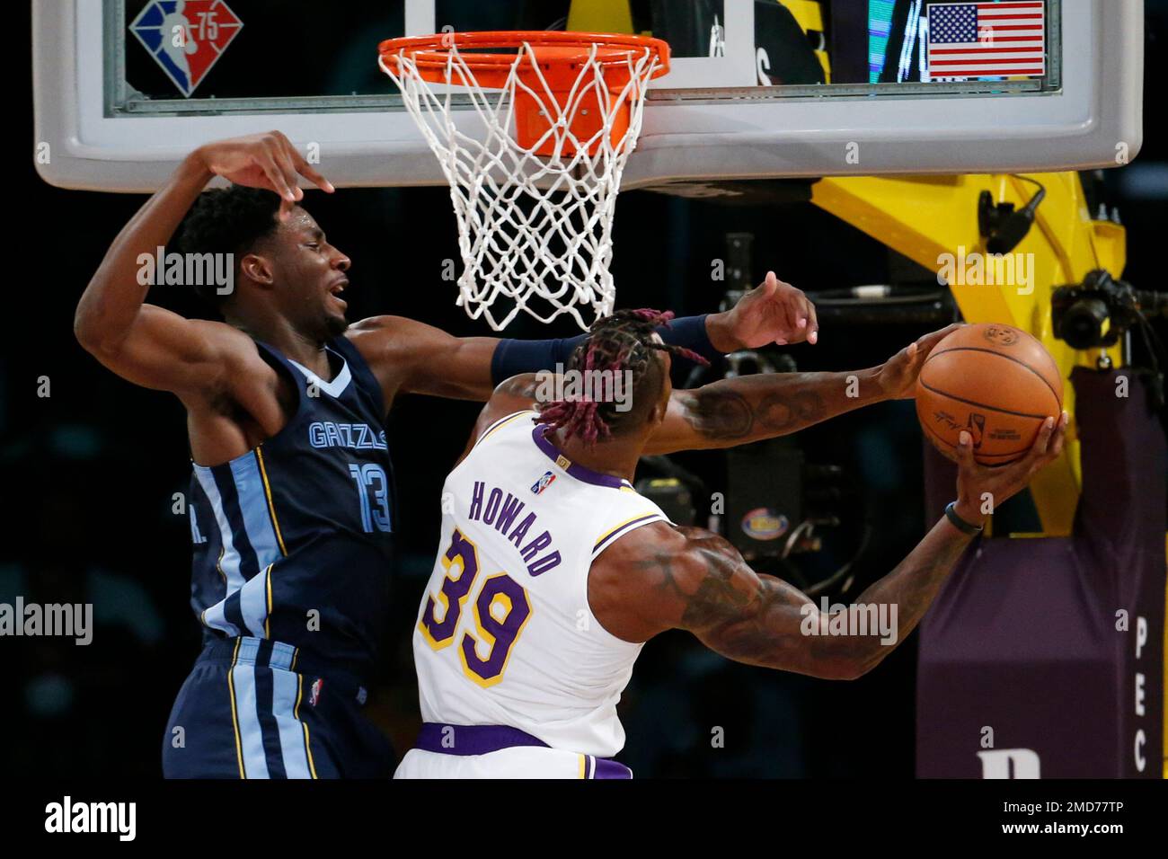 Los Angeles Lakers center Dwight Howard (39) goes to basket under ...
