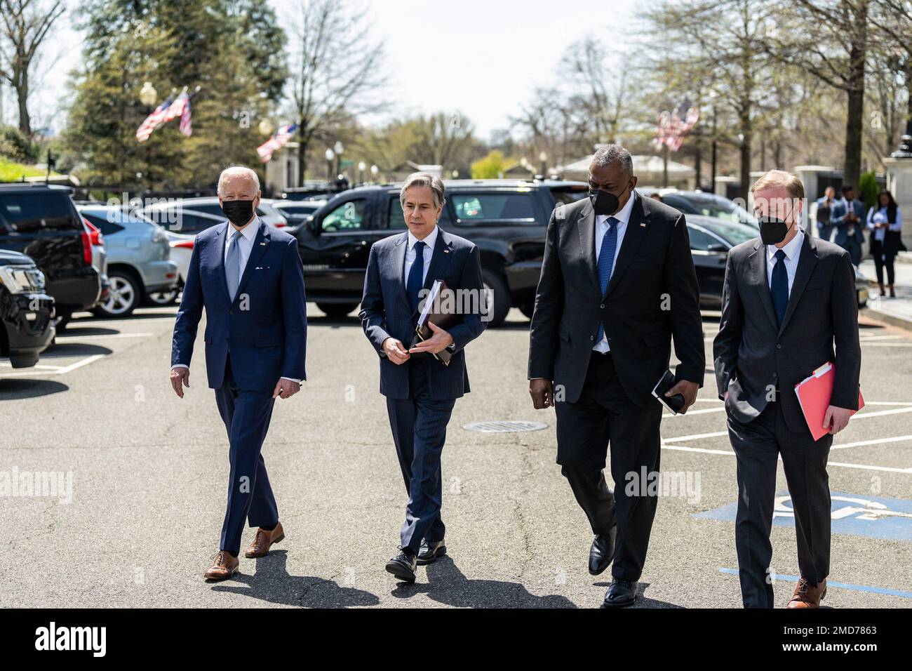 Reportage: President Joe Biden walks with Defense Secretary Lloyd ...