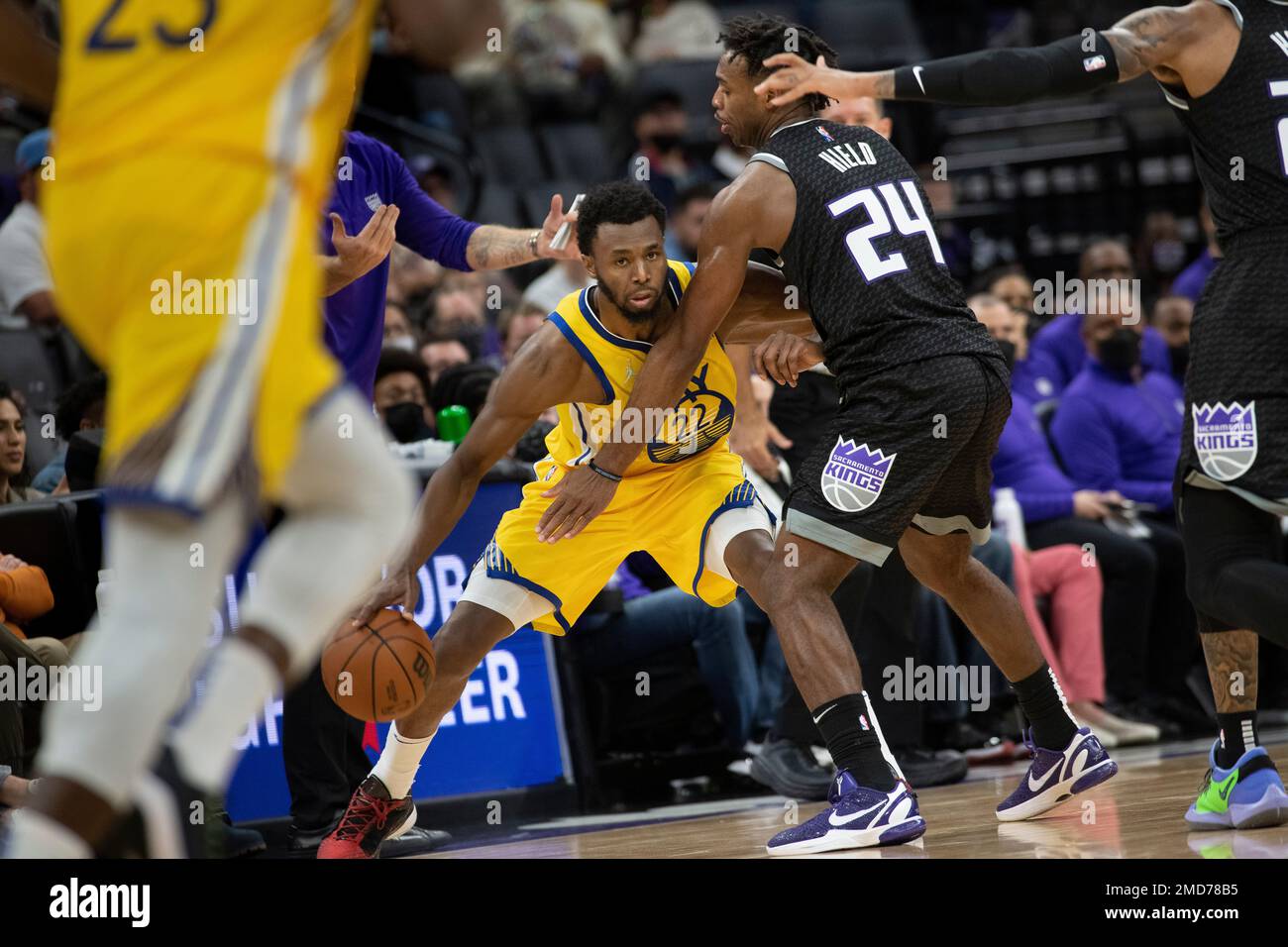 Sacramento Kings guard Buddy Hield (24) guards Golden State Warriors ...