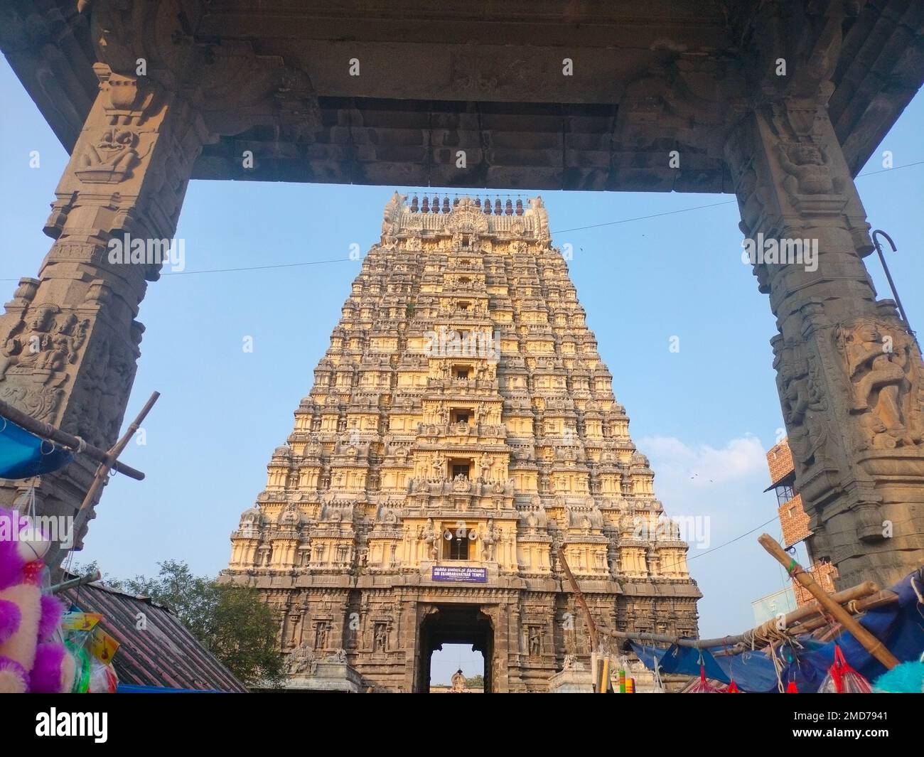The gate of Hindu Wondermondo shrines with blue sky at the daytime ...