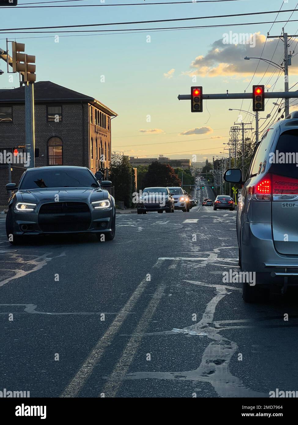 Cars traffic light stop hi-res stock photography and images - Alamy