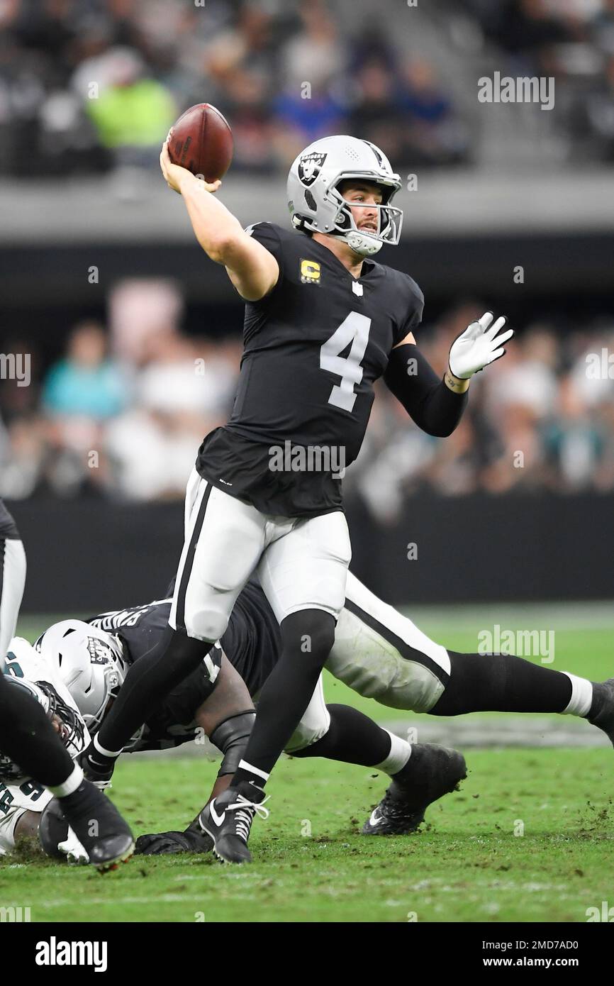 Las Vegas Raiders quarterback Derek Carr (4) plays during an NFL ...