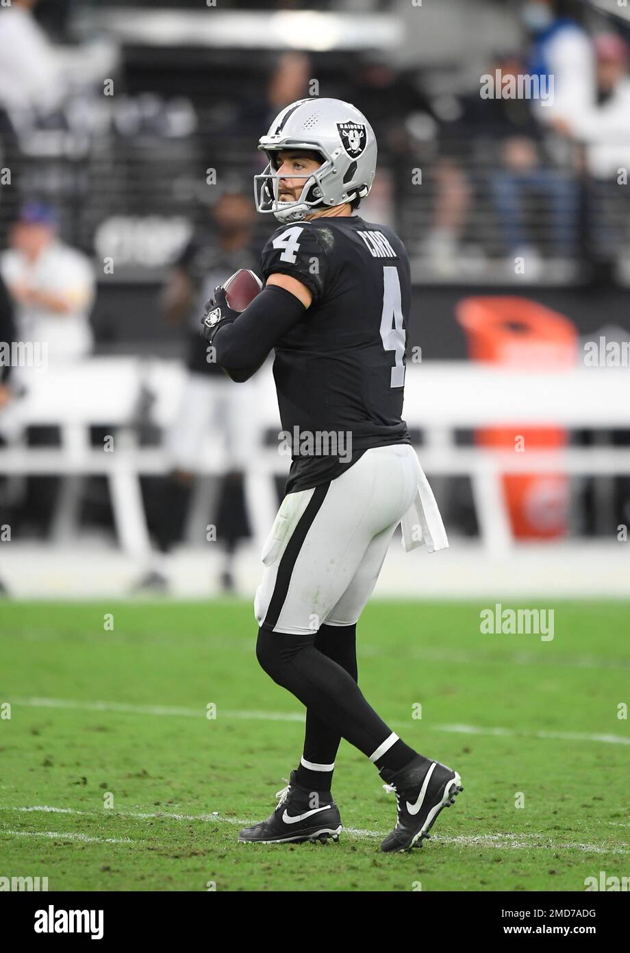 Las Vegas Raiders quarterback Derek Carr (4) plays during an NFL ...