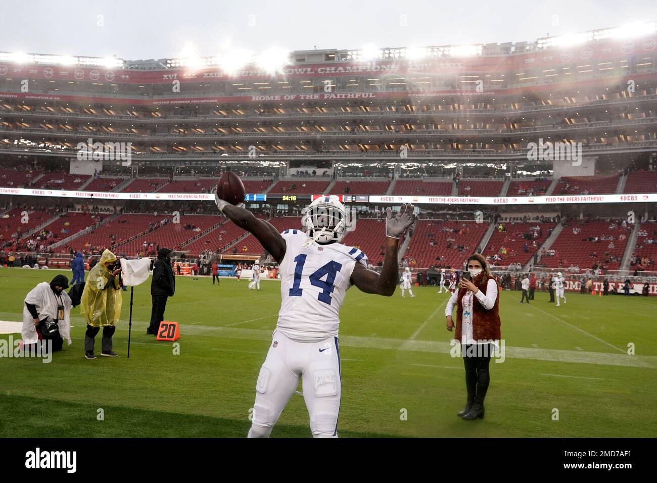 Indianapolis Colts wide receiver Zach Pascal (14) warms up before an ...
