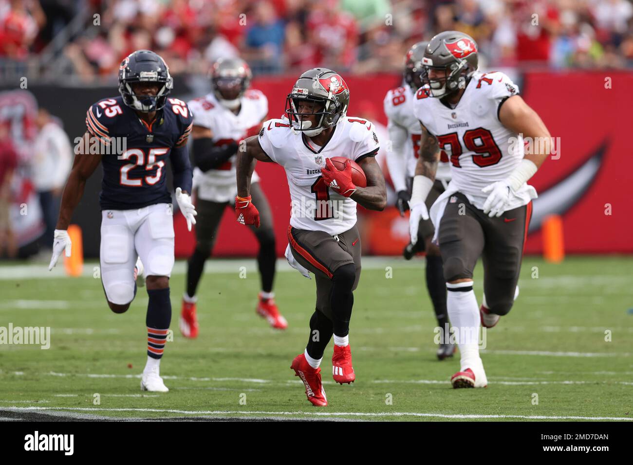 Tampa Bay Buccaneers wide receiver Jaelon Darden (1) returns a punt ...