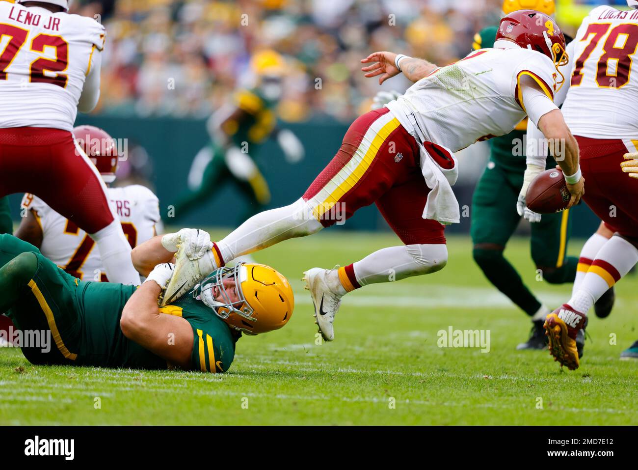 Green Bay Packers defensive end Dean Lowry (94) sacks Washington ...