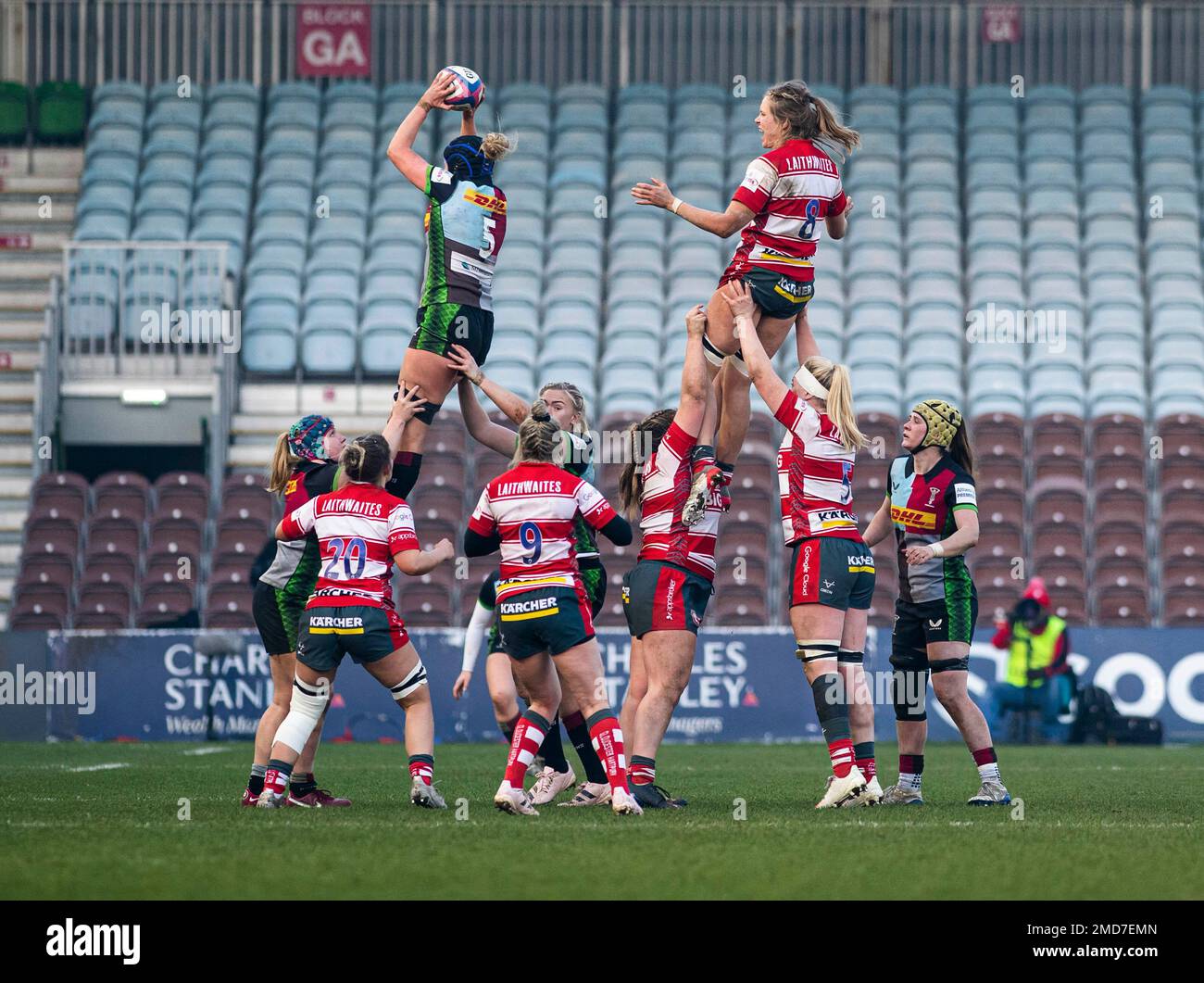 Twickenham Stoop, ENGLAND : Sarah Bonar of Harlequins wins the lineout ...