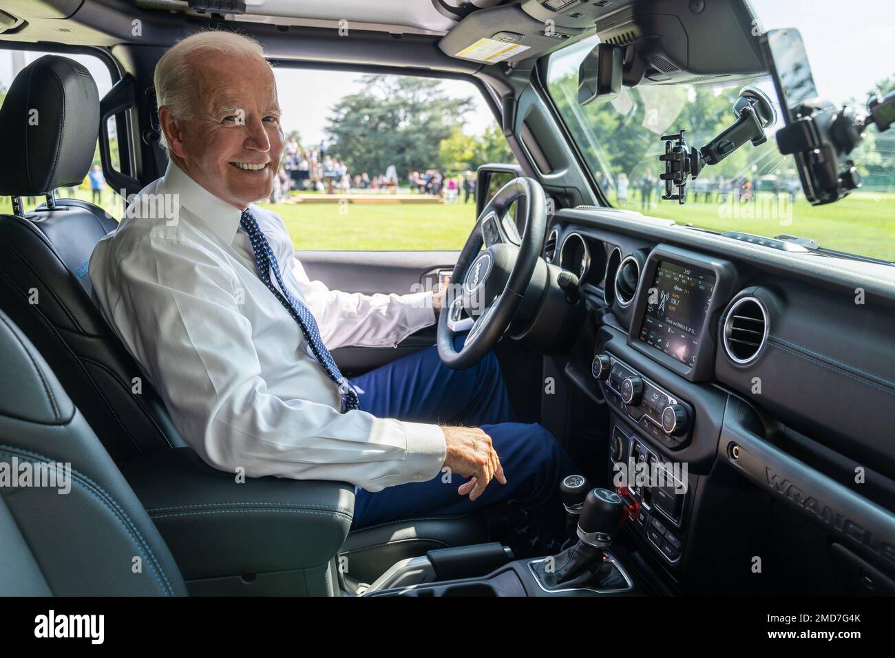 Joe biden drives a jeep wrangler rubicon hi-res stock photography and ...