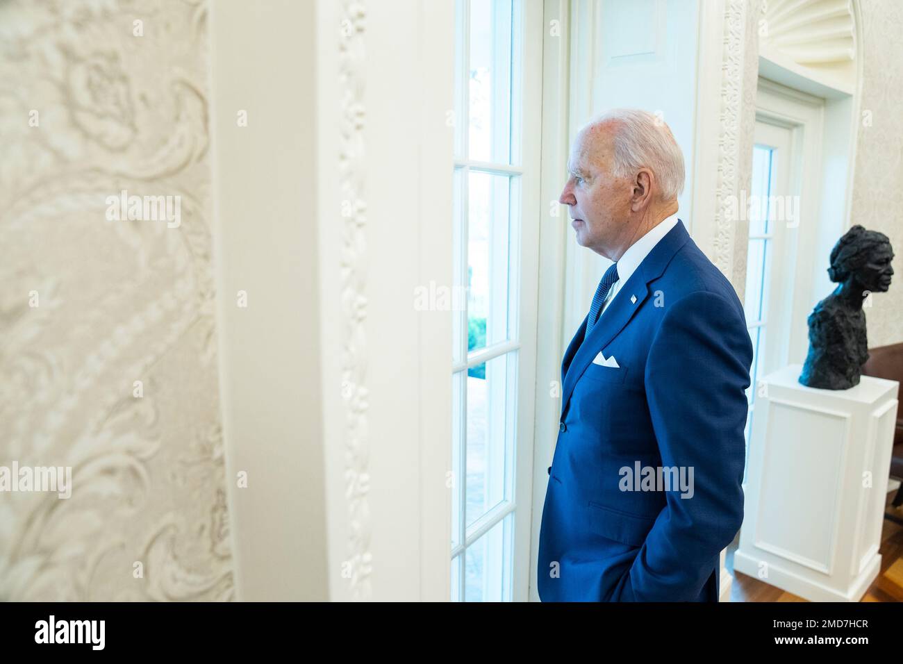 Reportage: President Joe Biden looks out the window of the Oval Office ...