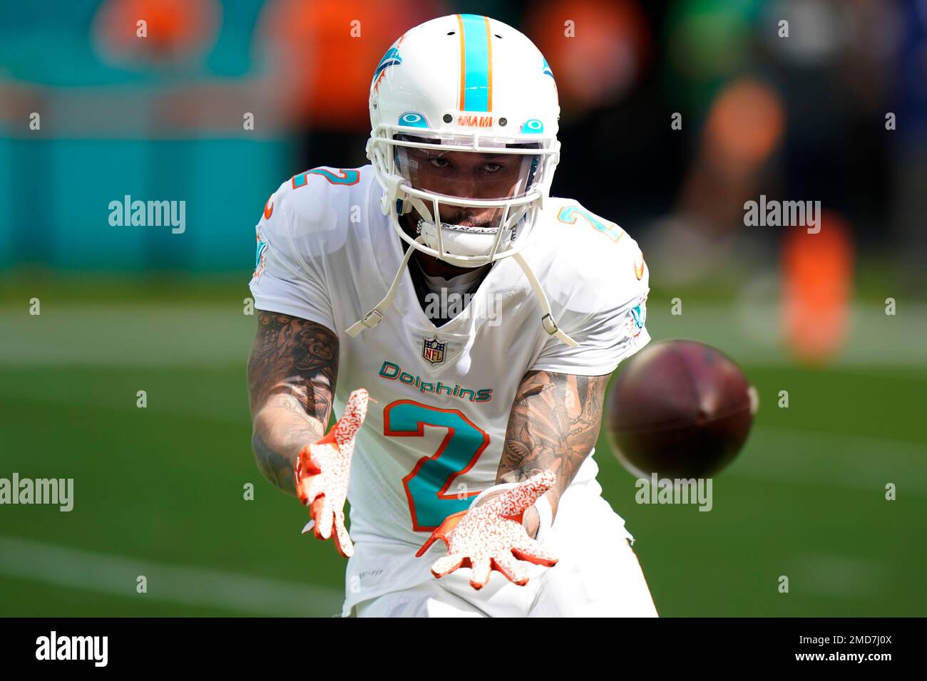 Miami Dolphins wide receiver Albert Wilson (2) catches a pass before an ...