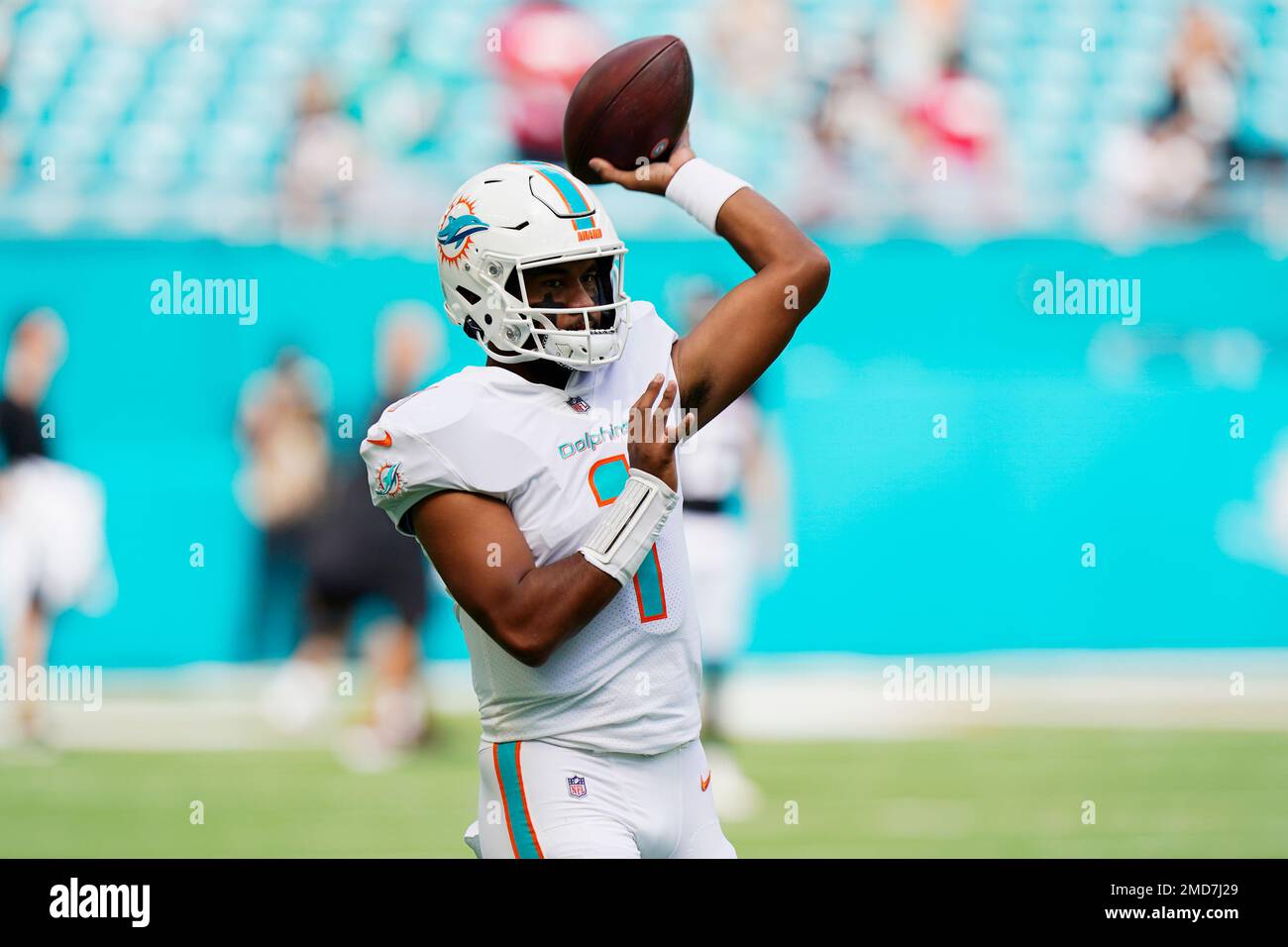 Miami Dolphins quarterback Tua Tagovailoa (1) warms up before an NFL ...
