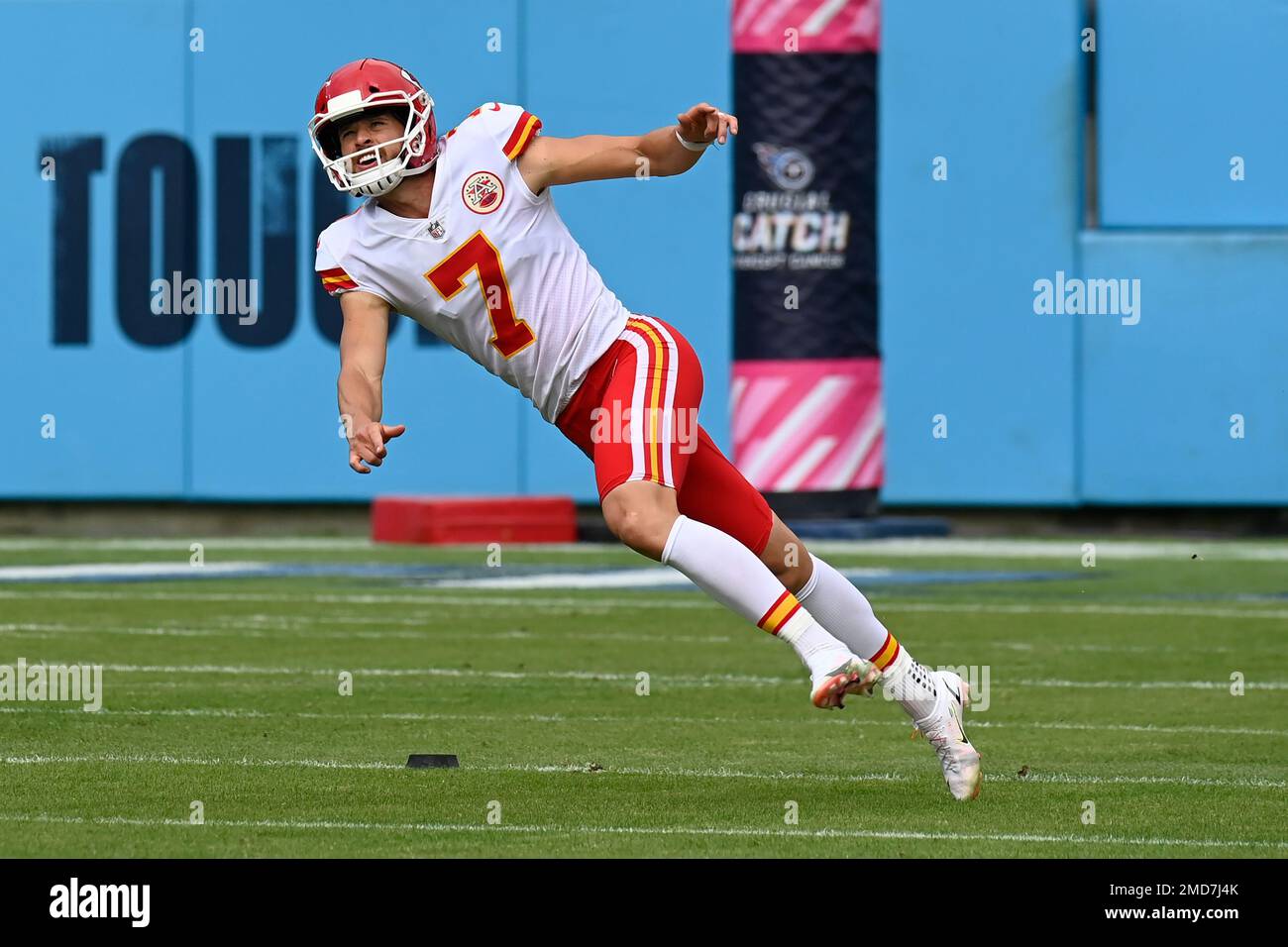 Kansas City Chiefs kicker Harrison Butker warms up before an NFL ...
