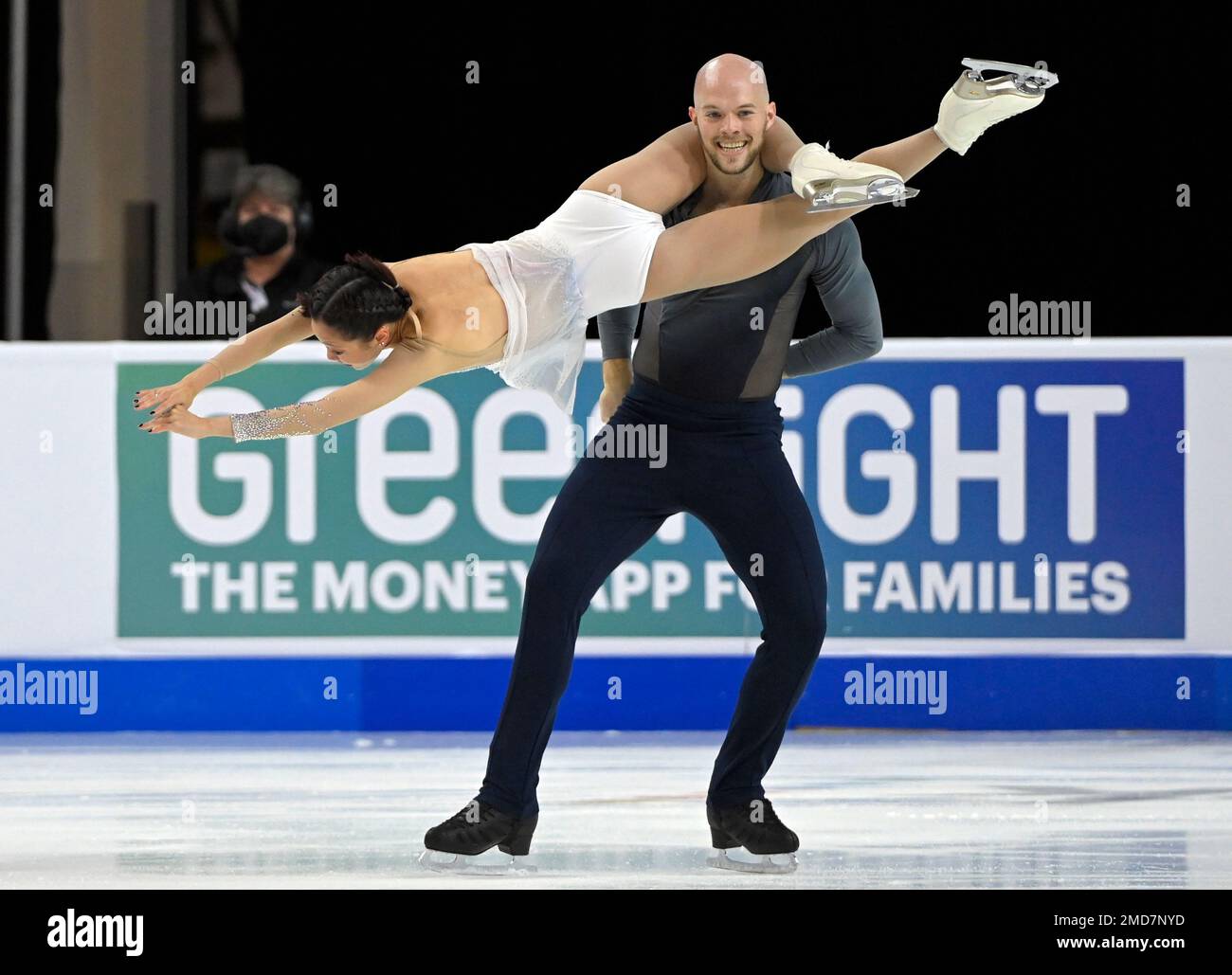Chelsea Liu and Danny O'Shea of the U.S., perform in the pairs free ...
