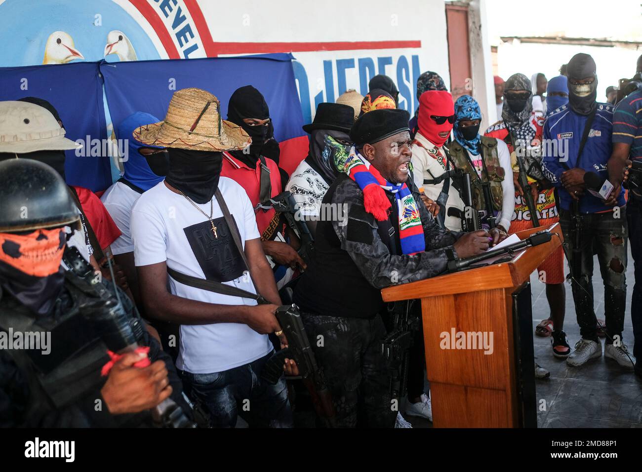 Barbecue, the leader of the "G9 and Family" gang, gives a speech ...