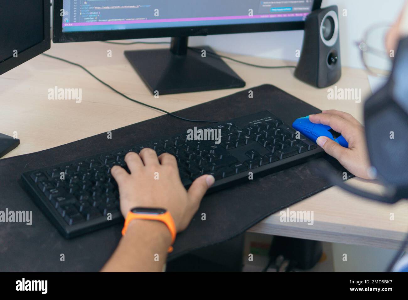 Female computer programmer colleague hi-res stock photography and ...