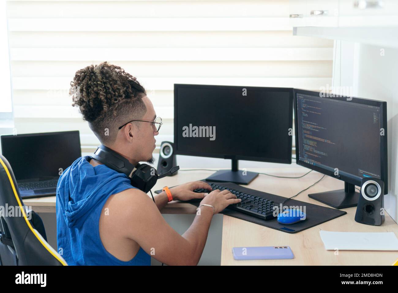 Engineer working from home hi-res stock photography and images - Alamy