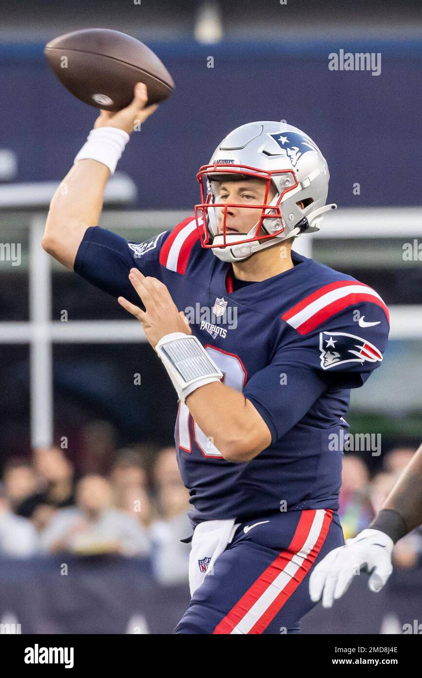 New England Patriots quarterback Mac Jones (10) makes a pass during the ...