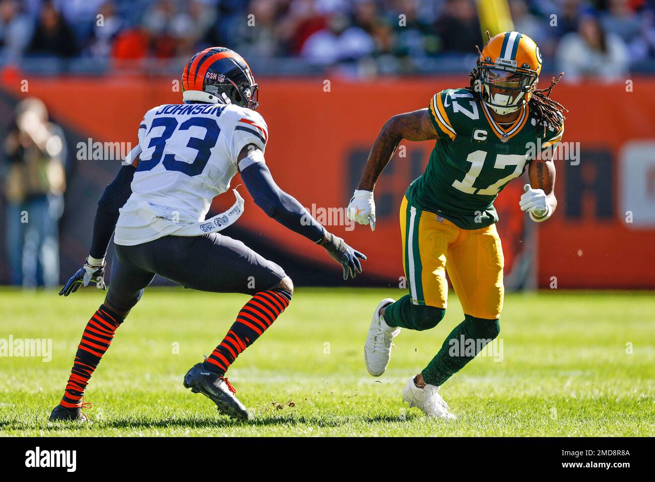 Chicago Bears cornerback Jaylon Johnson (33) defends against Green Bay ...