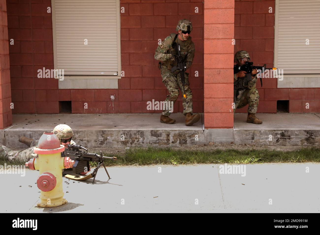 Soldiers assigned to the 160th Engineer Company, 72 troop command ...