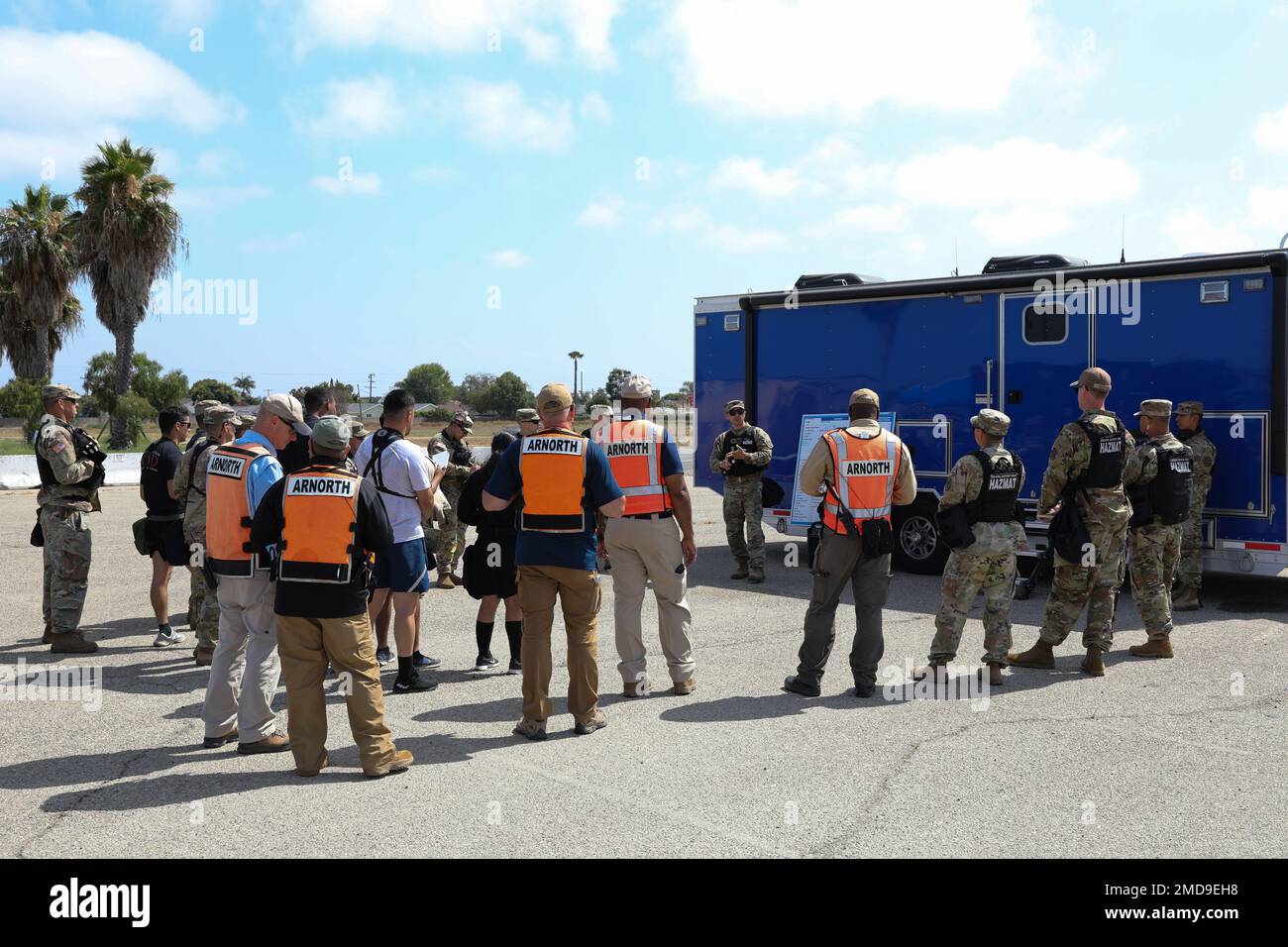 Members of the 9th Civil Support Team and the Civil Support Training ...