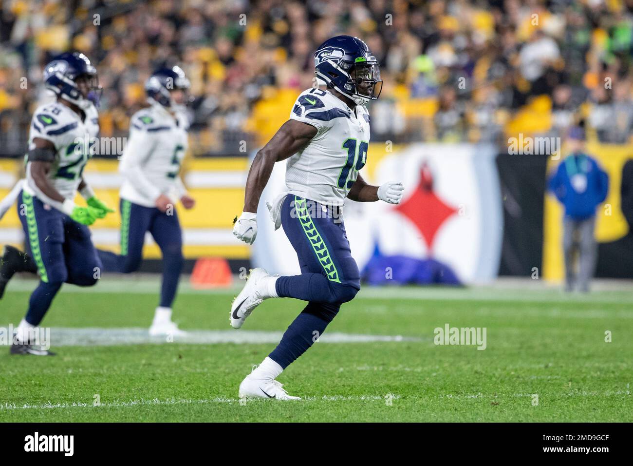 Seattle Seahawks wide receiver Penny Hart (19) covers a kickoff during ...