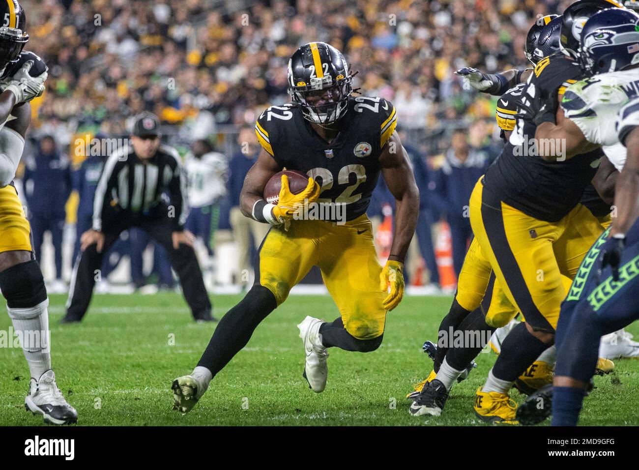 Pittsburgh Steelers running back Najee Harris (22) rushes during an NFL ...