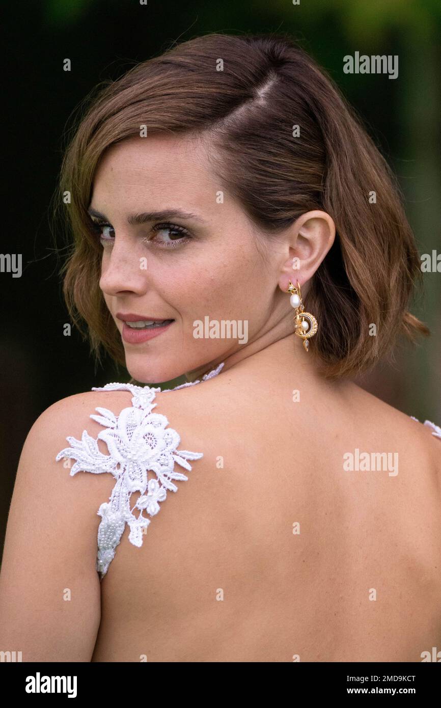 Emma Watson poses for photographers at The Earthshot Prize Awards ...