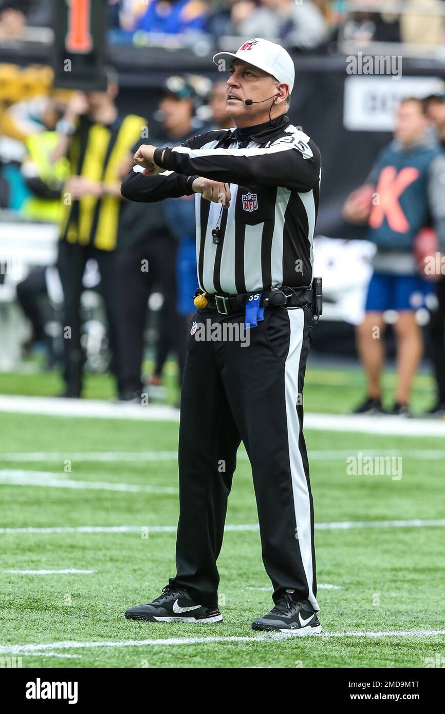 Referee John Hussey (35) makes a call during the first half of an NFL ...