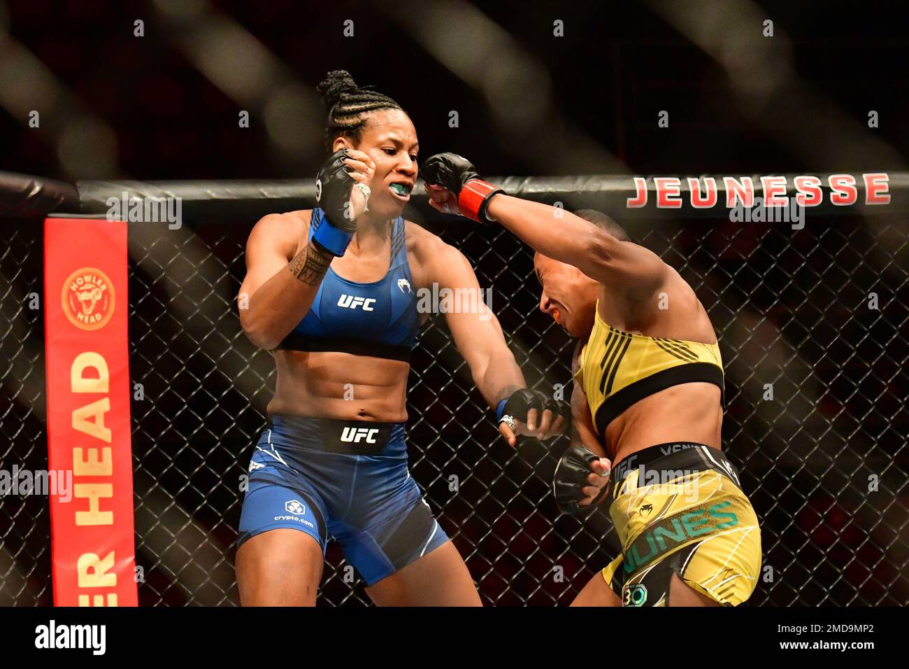 RIO DE JANEIRO, RJ - JANUARY 21: Josiane Nunes (red gloves) battles ...