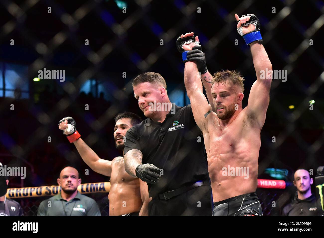RIO DE JANEIRO, RJ - JANUARY 21: Luan Lacerda (red gloves) battles Cody ...