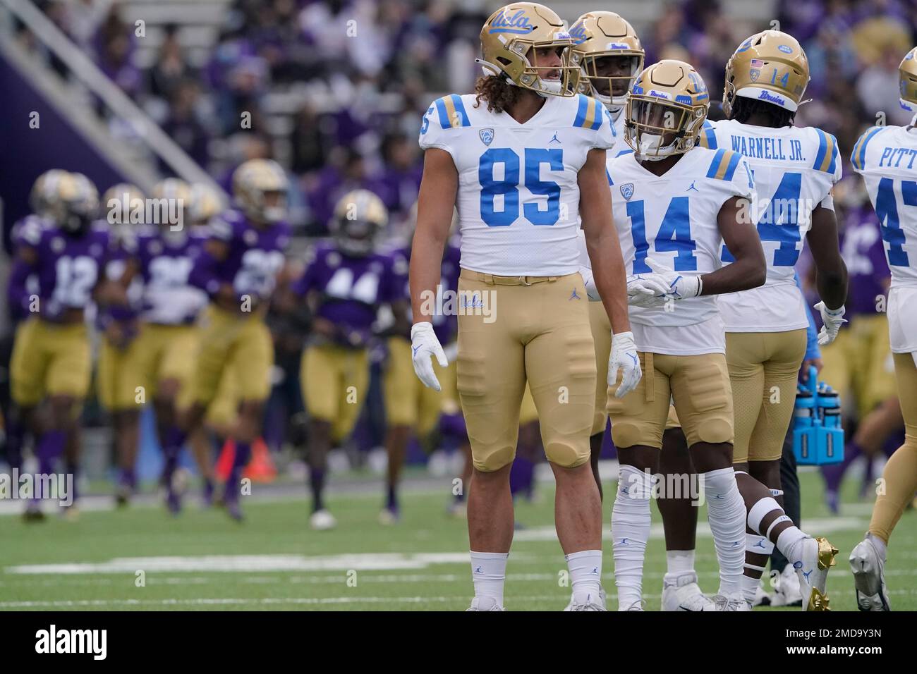 UCLA tight end Greg Dulcich (85) stands with teammates before an NCAA ...