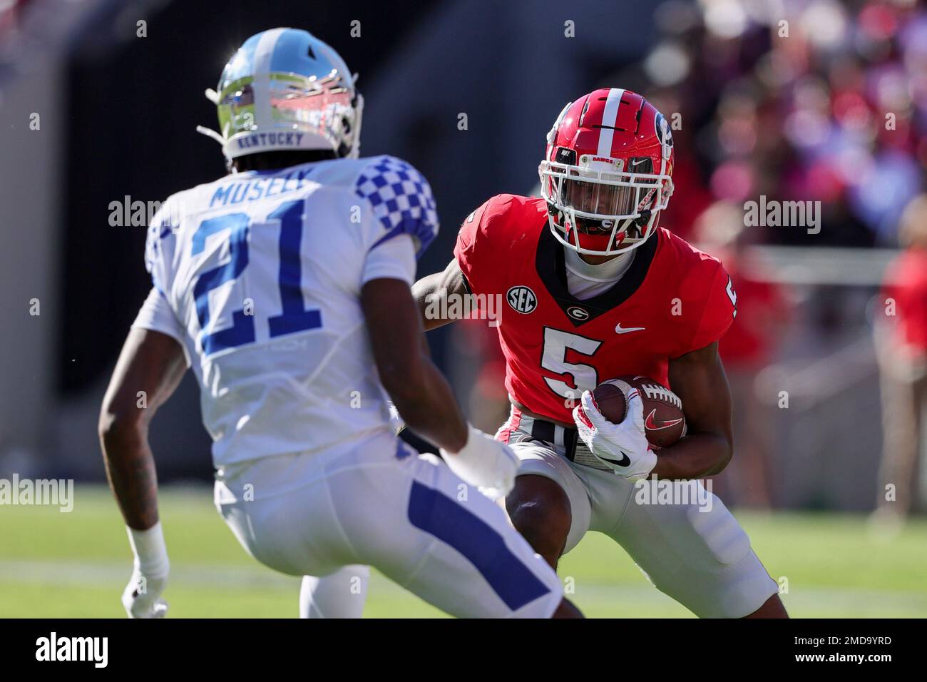 Georgia wide receiver Adonai Mitchell (5) caries the ball as he tries ...