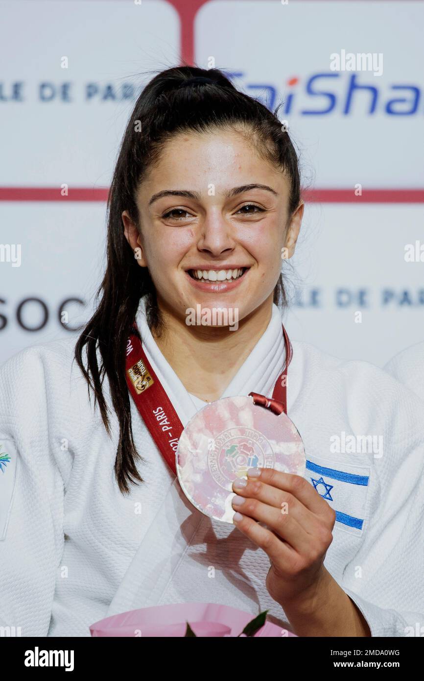 Gefen Primo of Israel poses with her gold medal after beating Astride ...