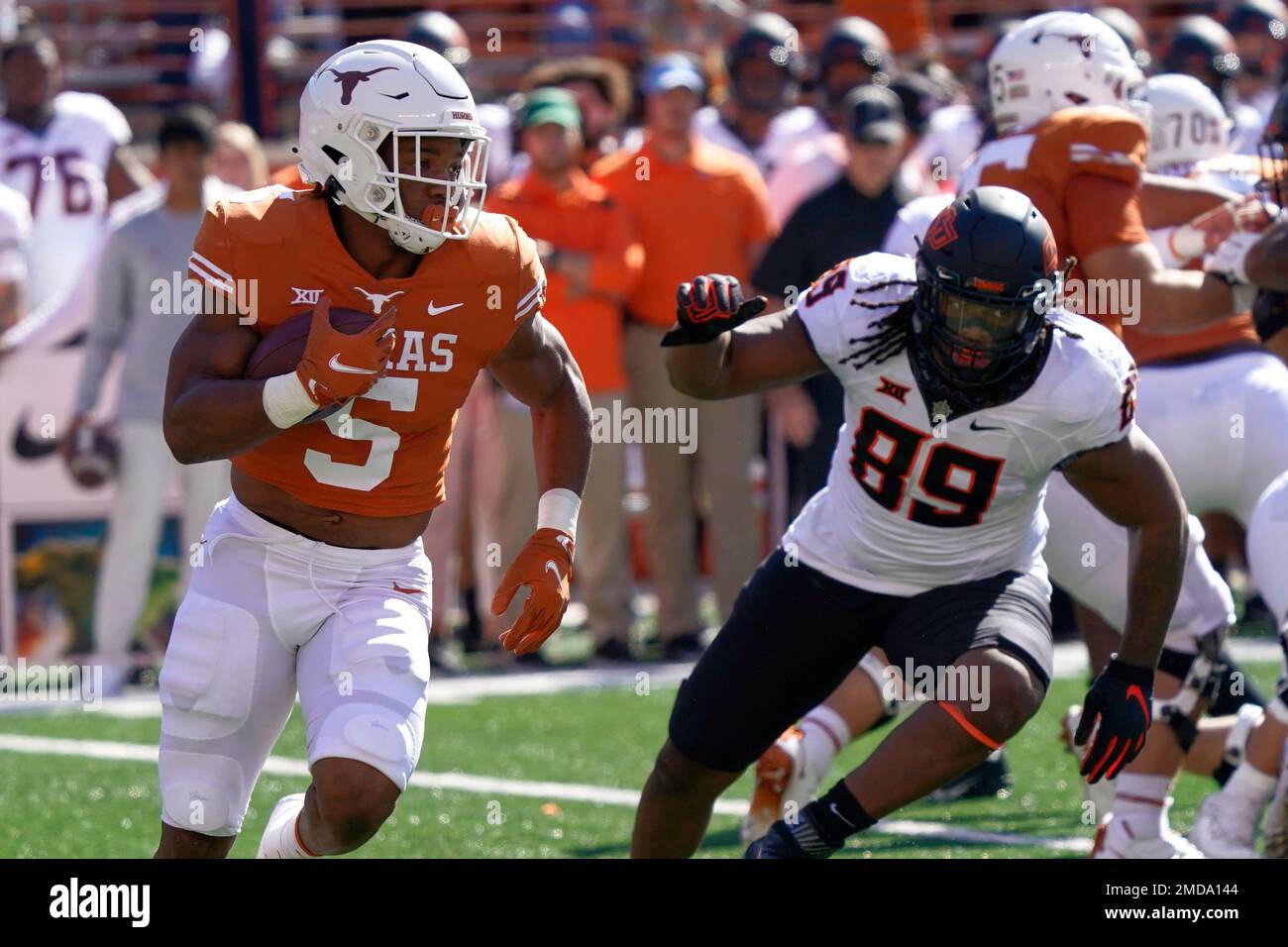 Texas running back Bijan Robinson (5) runs past Oklahoma State ...