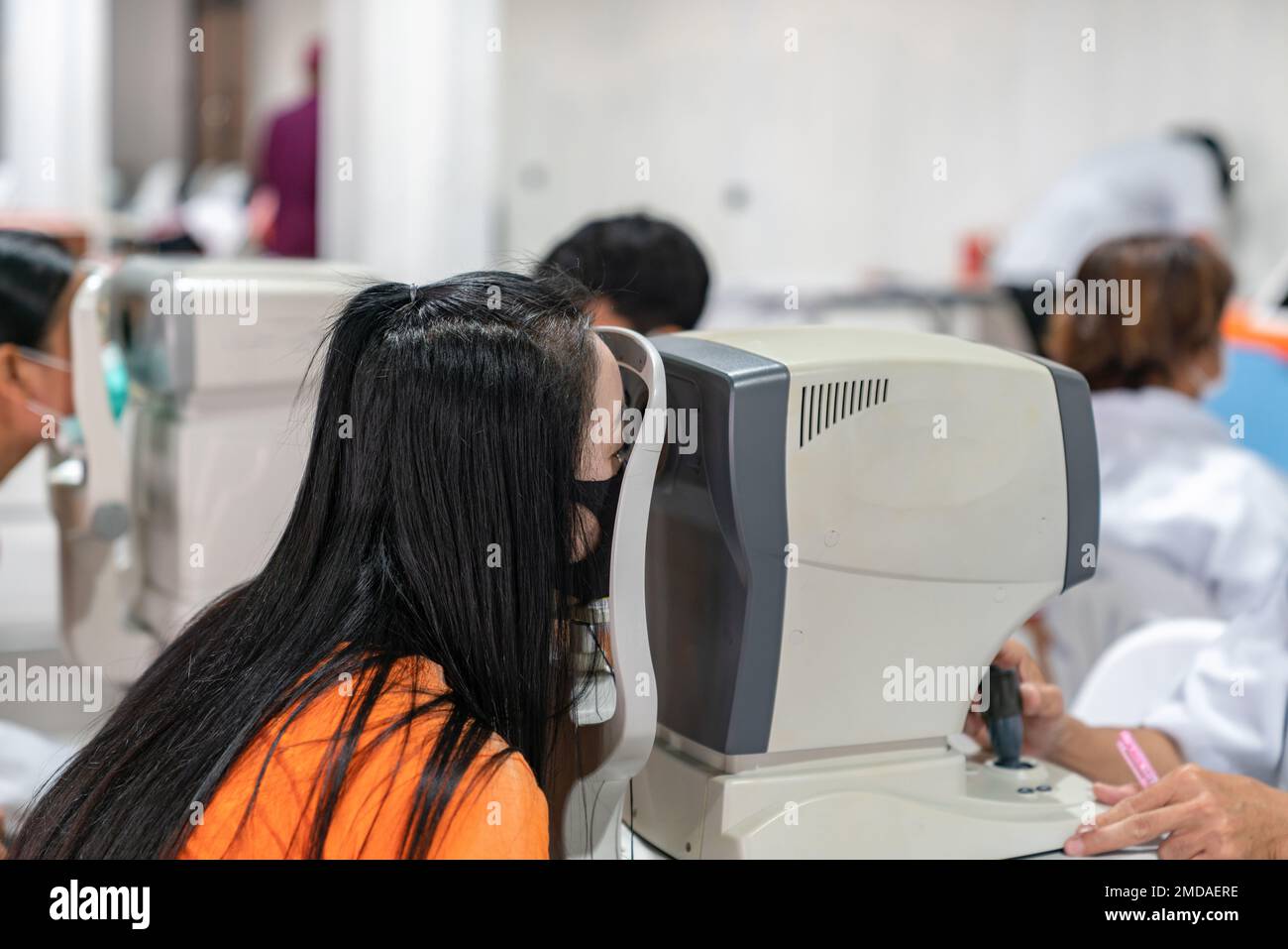 Retinal scanner eye doctor hi-res stock photography and images - Alamy