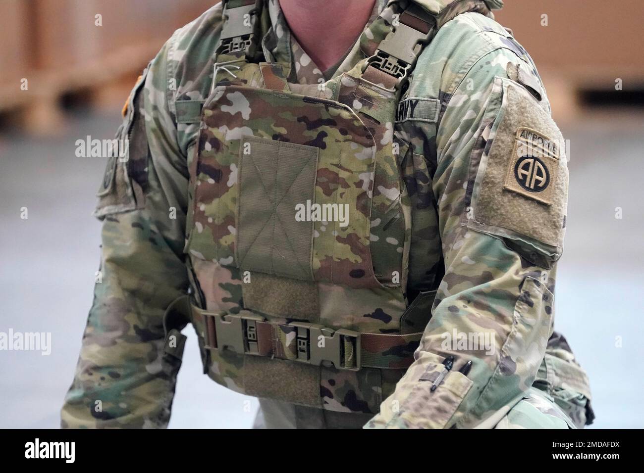 U.S. Army Staff Sgt. Brian Harris wears the new Gen 2 MSV, Modular ...