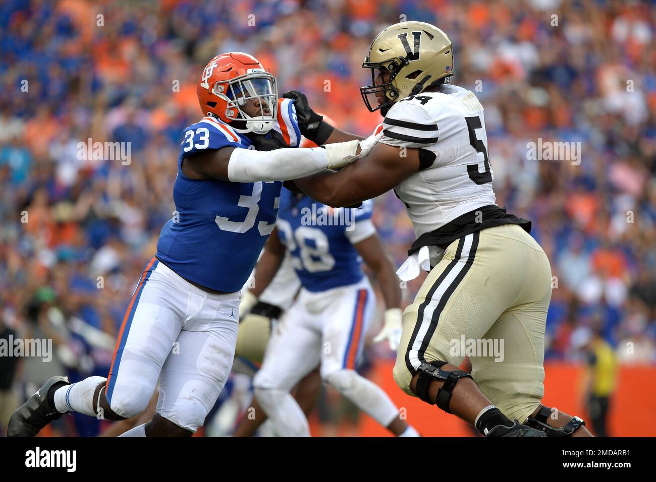 Florida defensive lineman Princely Umanmielen (33) works against ...