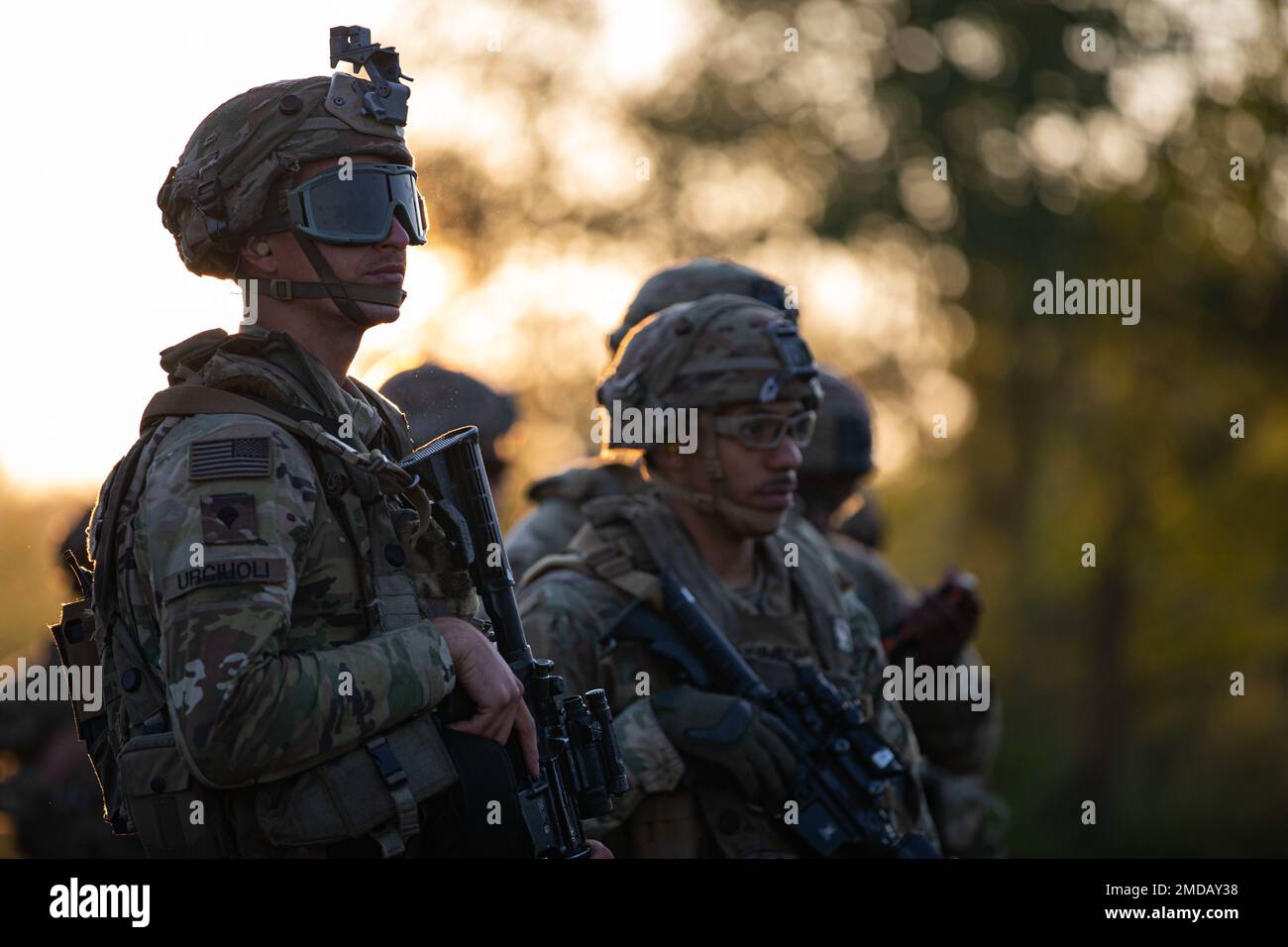 Soldiers assigned to Bravo Company, 1st Battalion, 114th Infantry ...