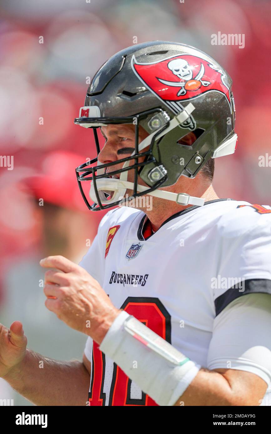 Tampa Bay Buccaneers quarterback Tom Brady (12) warms up against the ...