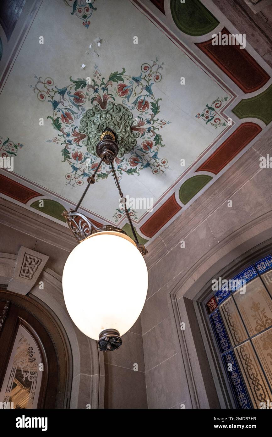 ornate ceiling inside the Victorian Mansion entryway Stock Photo - Alamy