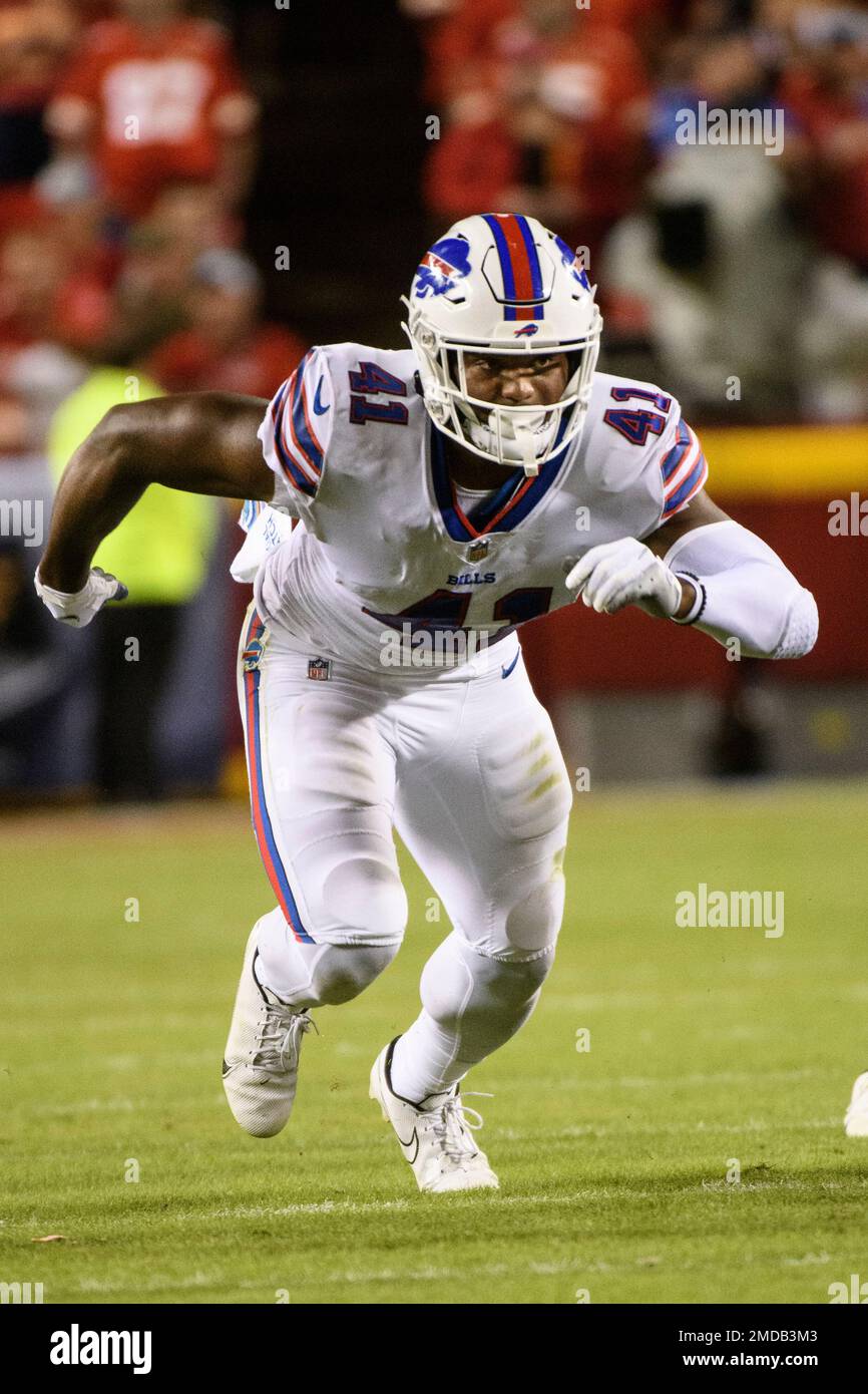 Buffalo Bills fullback Reggie Gilliam rushes the quarterback during the ...
