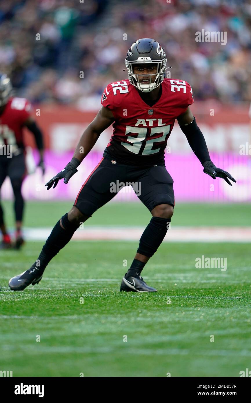 Atlanta Falcons safety Jaylinn Hawkins (32) in coverage during an NFL ...