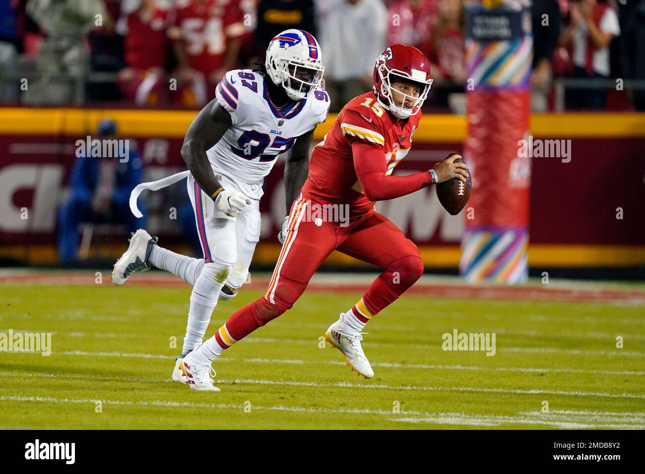 Kansas City Chiefs quarterback Patrick Mahomes (15) scrambles past ...