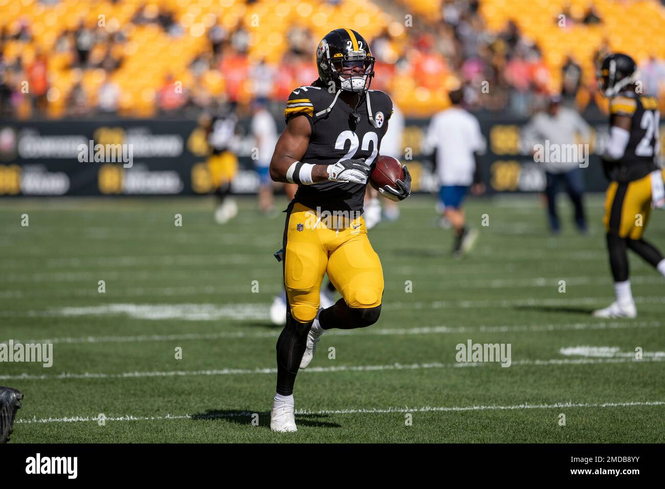 Pittsburgh Steelers running back Najee Harris (22) warms up before an ...